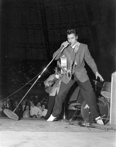 October With Elvis Presley (117 Amazing Photos) – Elvis Presley