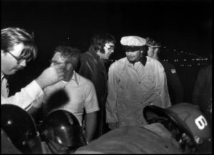 March 26 1976 Elvis Presley is seen at the sight of an accident (8 ...
