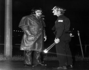 March 26 1976 Elvis Presley is seen at the sight of an accident (8 ...