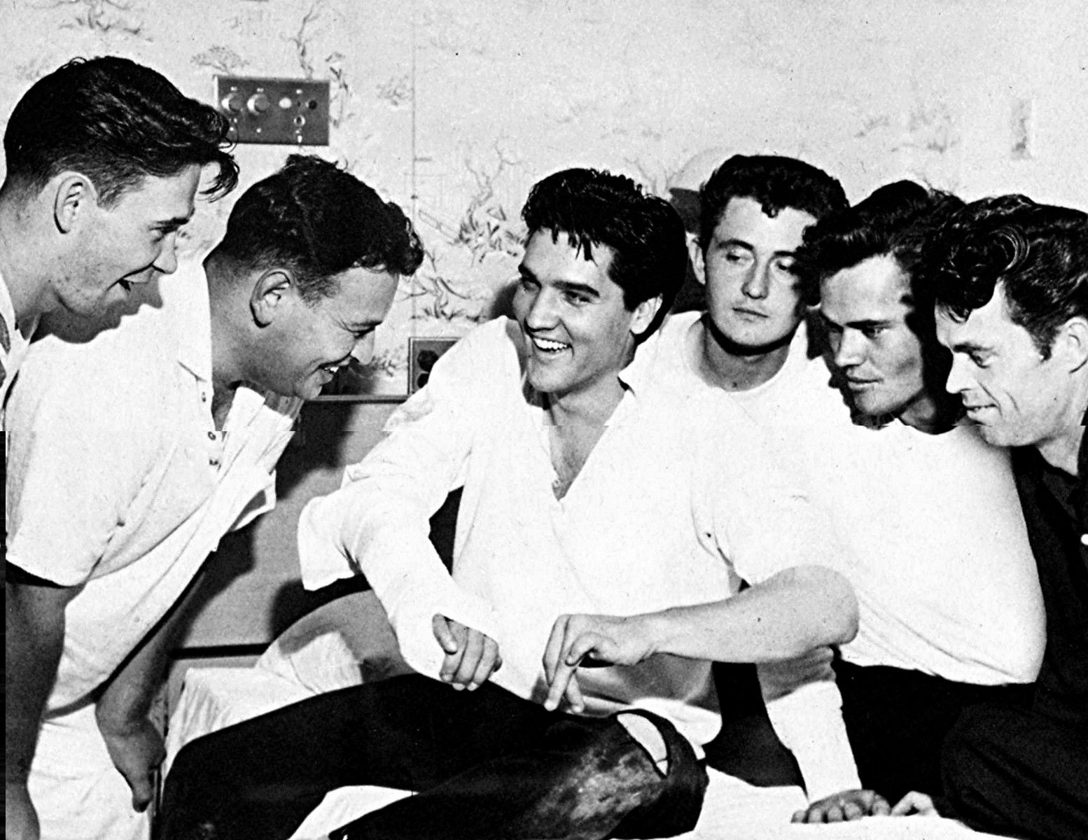 October 16, 1960 Elvis Breaks his finger playing touch football at ...