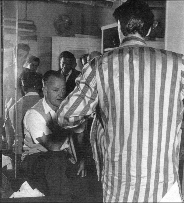 Elvis Presley and Mirrors 60 Amazing photos – Elvis Presley