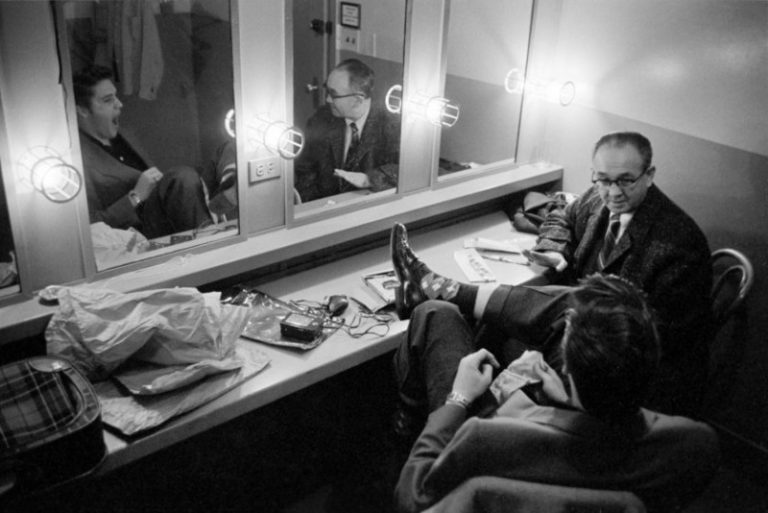 Elvis Presley and Mirrors 60 Amazing photos – Elvis Presley