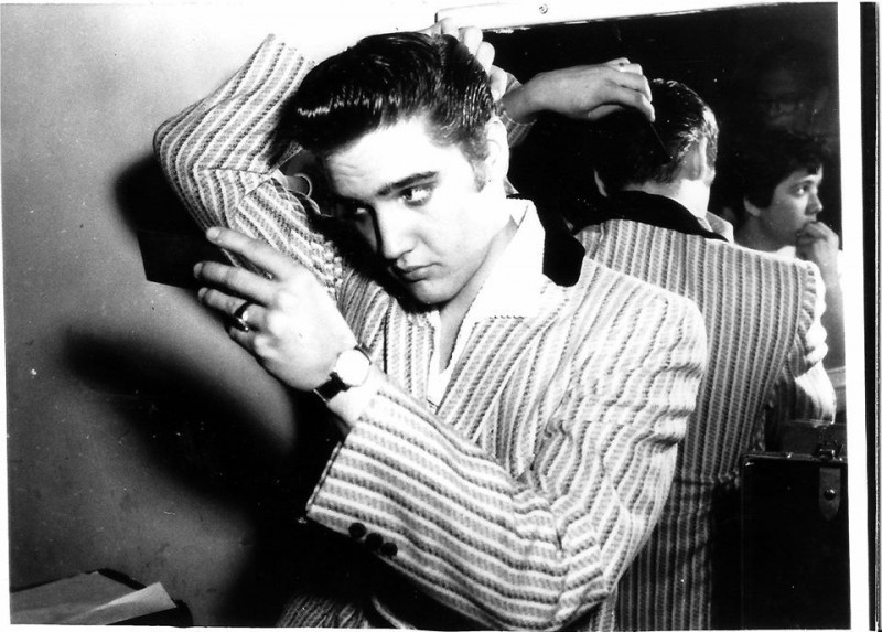 Elvis Presley and Mirrors 60 Amazing photos – Elvis Presley