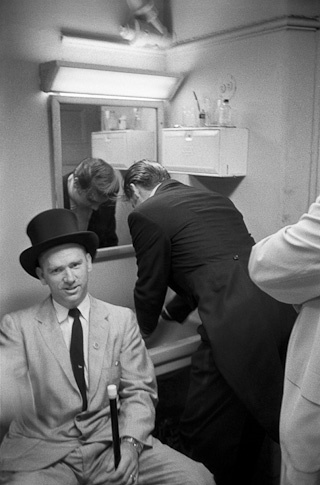 Elvis Presley and Mirrors 60 Amazing photos – Elvis Presley