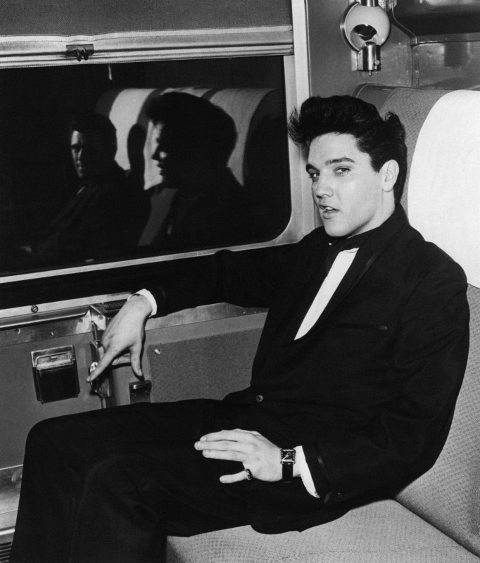 Elvis Presley and Mirrors 60 Amazing photos – Elvis Presley