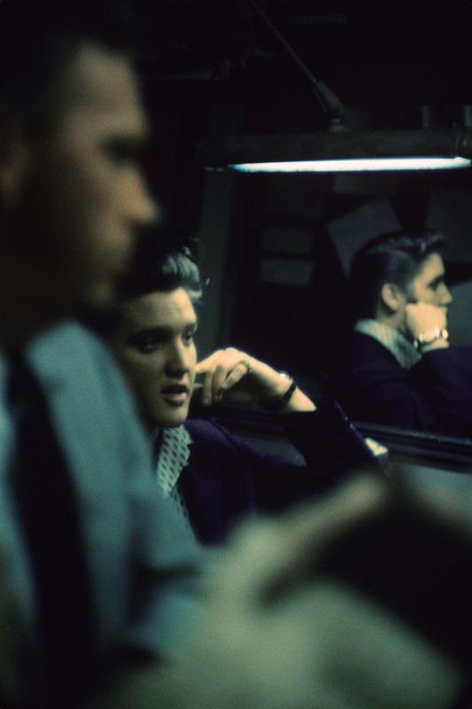 Elvis Presley and Mirrors 60 Amazing photos – Elvis Presley
