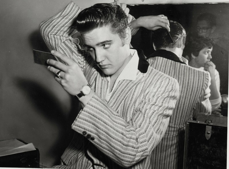 Elvis Presley and Mirrors 60 Amazing photos – Elvis Presley