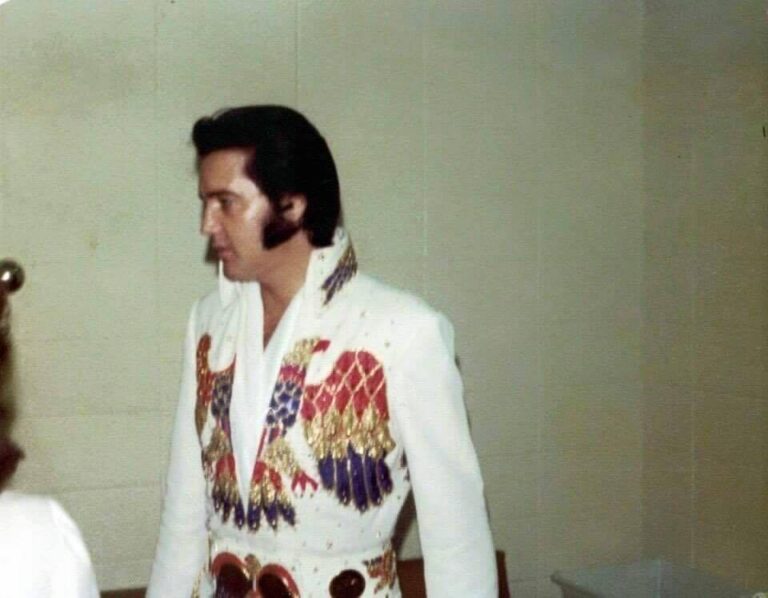 June 25, 1974 Elvis and met fans backstage before his show in Columbus ...