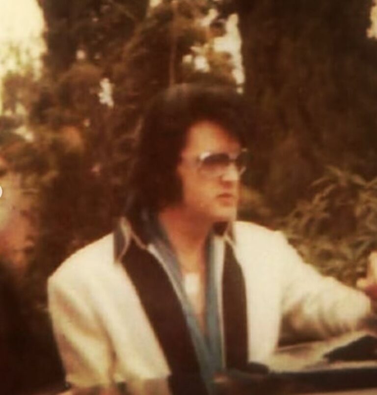 June 7th, 1971 Elvis Presley Outside His Hillcrest Home - Elvis Presley