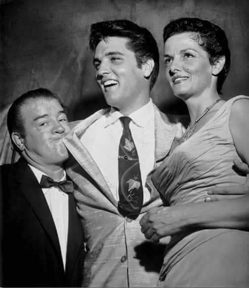 THE GENEROSITY OF ELVIS. – Elvis Presley