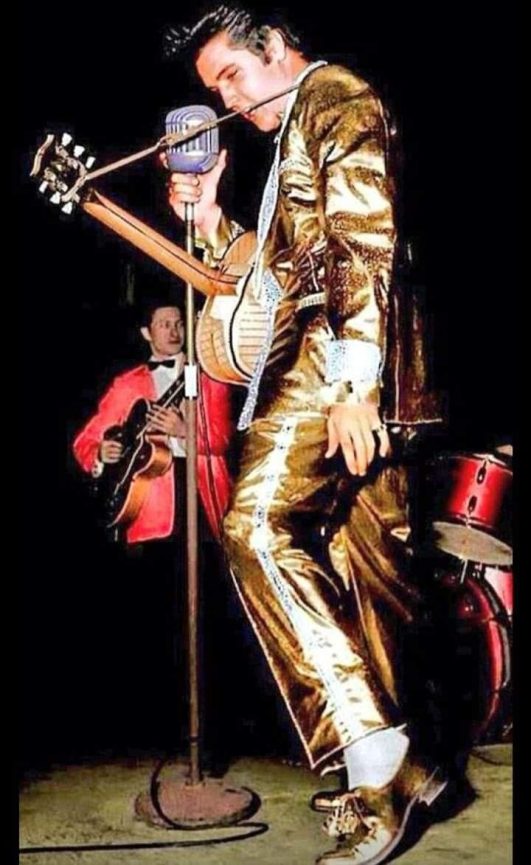 Elvis and the golden lamé suit. - Elvis Presley