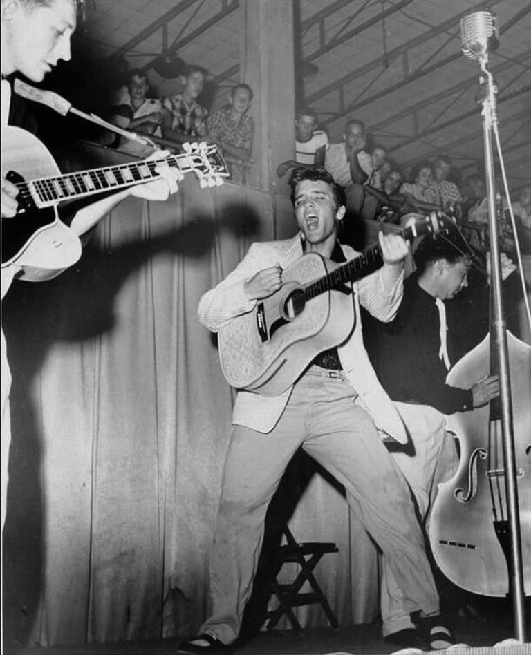 Elvis and the madness of his fans. – Elvis Presley