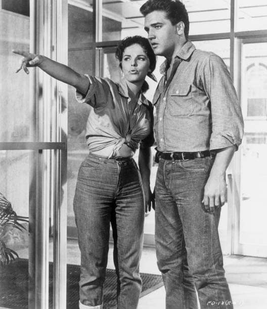 Elvis with guest star Anne Helm on the set of FOLLOW THAT DREAM in ...