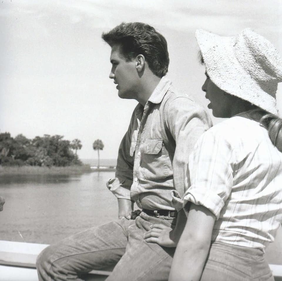 Elvis with guest star Anne Helm on the set of FOLLOW THAT DREAM in ...
