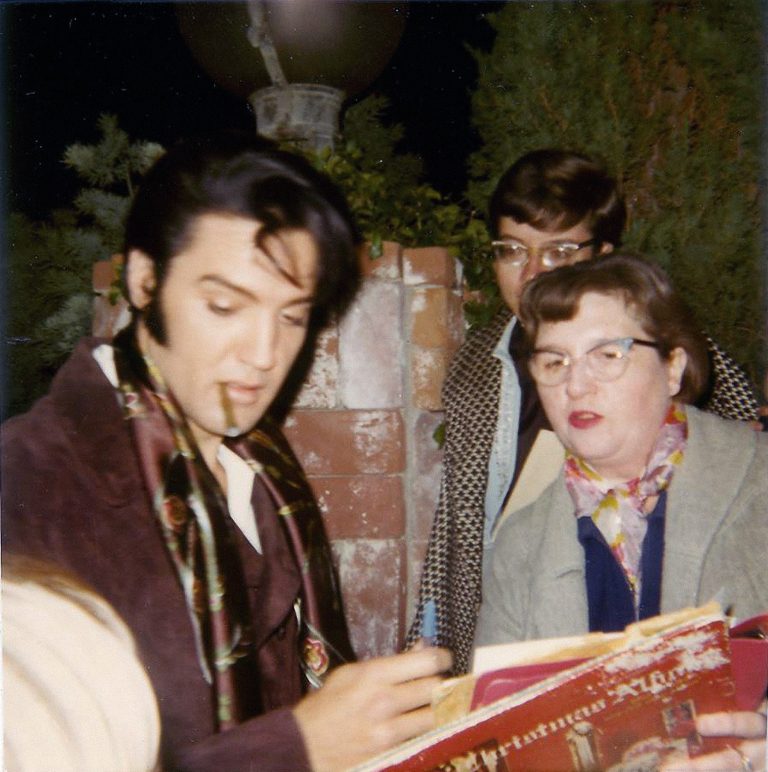 Elvis fans – Elvis Presley
