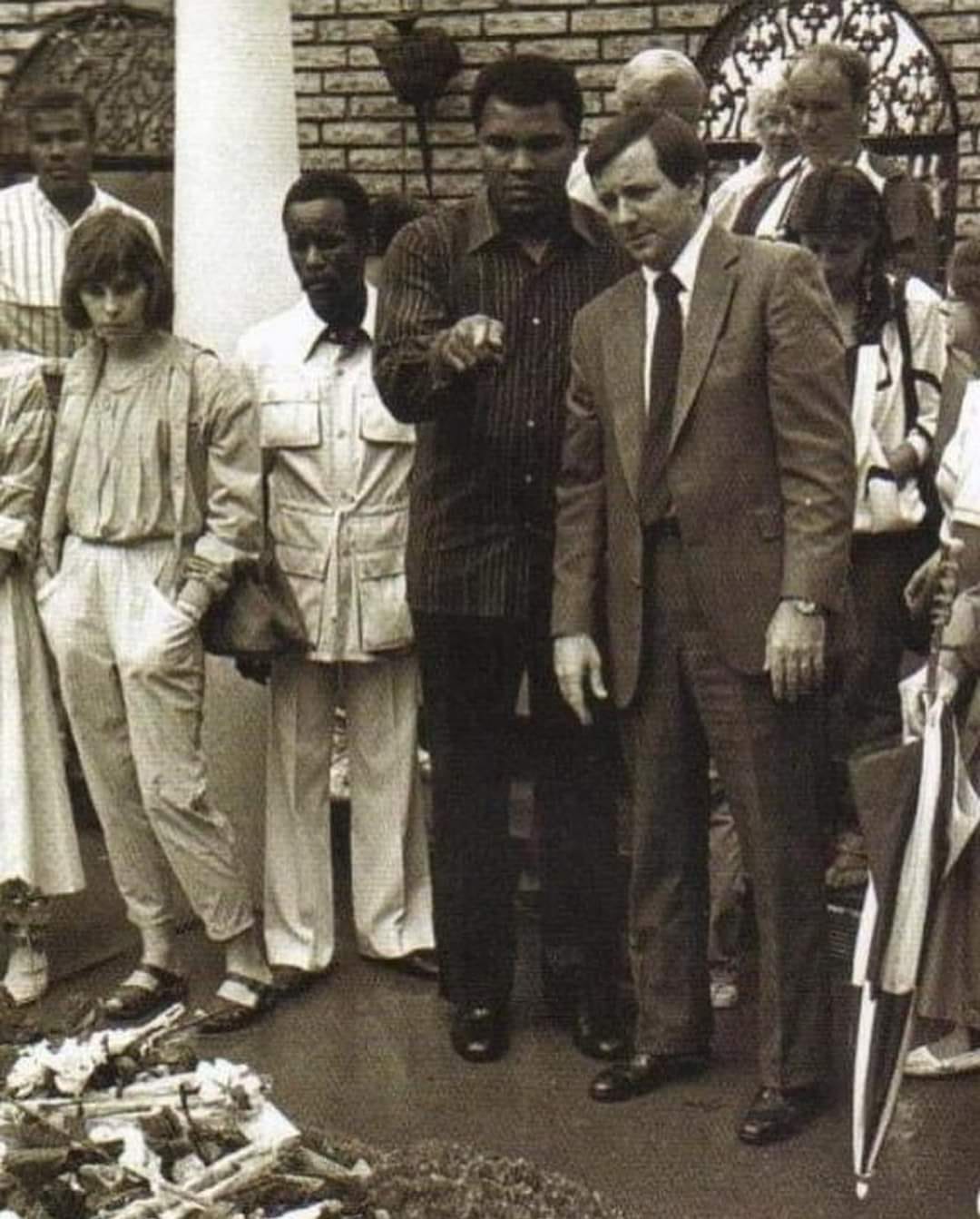 Muhammad Ali visits Graceland 1985 – Elvis Presley