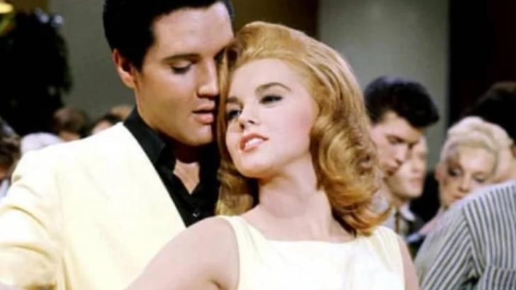 March 26 1976 Elvis Presley is seen at the sight of an accident (8 ...