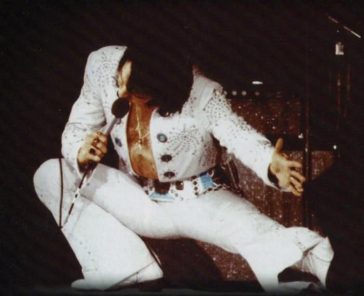 29 Fantastic Elvis Presley Stretching Poses – Elvis Presley