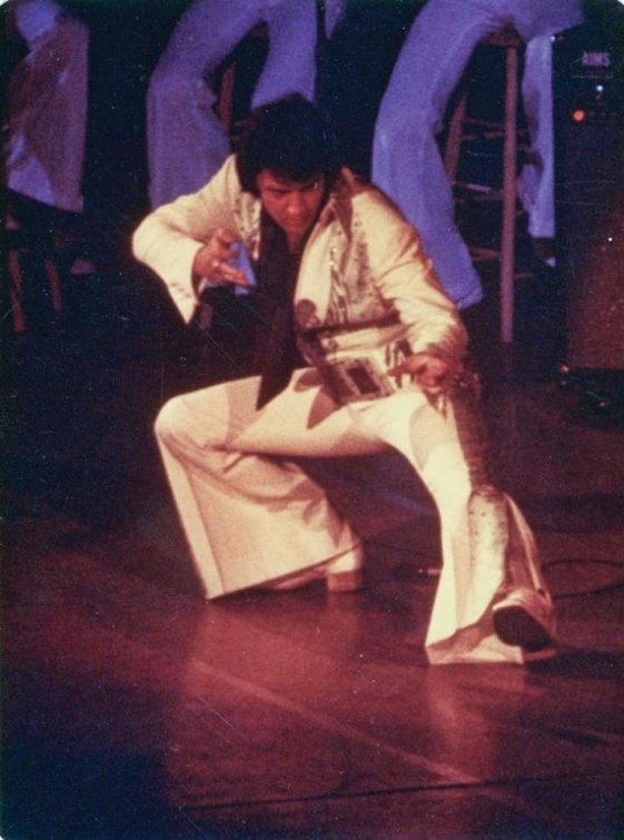 29 Fantastic Elvis Presley Stretching Poses – Elvis Presley