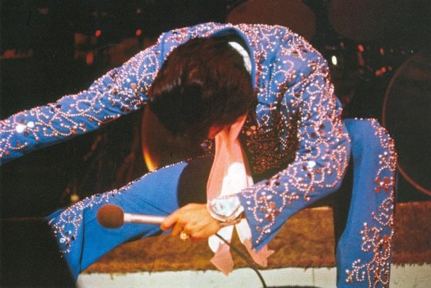 29 Fantastic Elvis Presley Stretching Poses – Elvis Presley