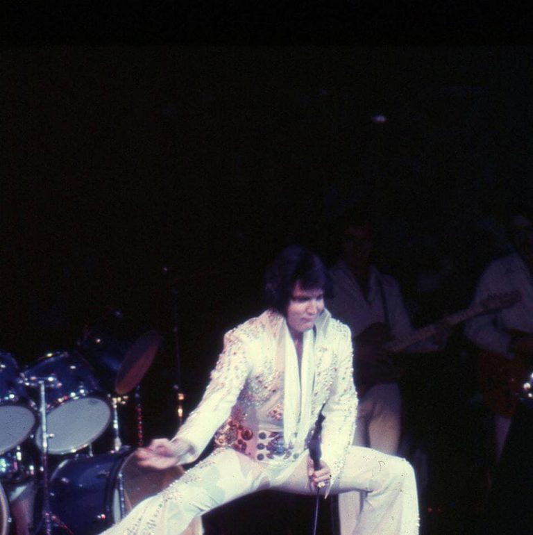 29 Fantastic Elvis Presley Stretching Poses - Elvis Presley