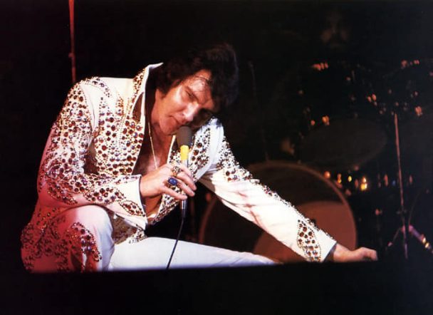 29 Fantastic Elvis Presley Stretching Poses – Elvis Presley