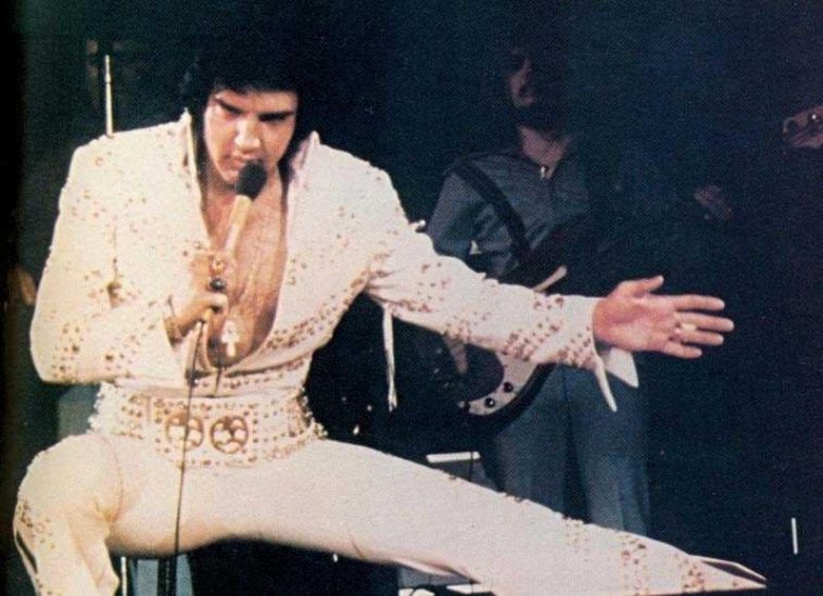 29 Fantastic Elvis Presley Stretching Poses – Elvis Presley