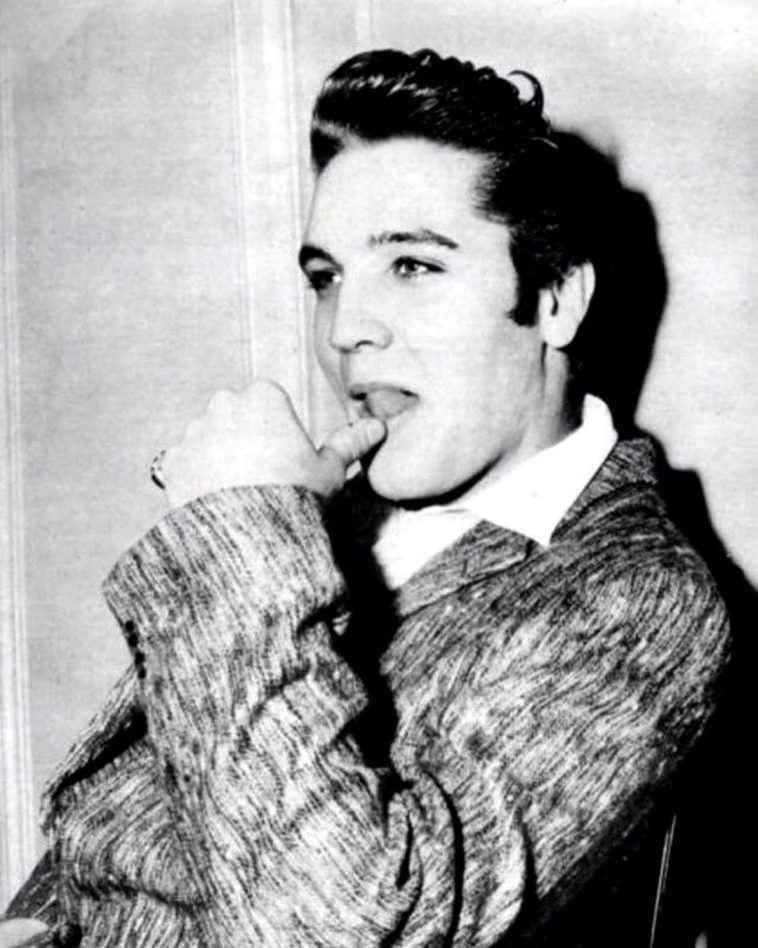 Late-morning-early afternoon of Sunday, January 6, 1957 at the Warwick ...