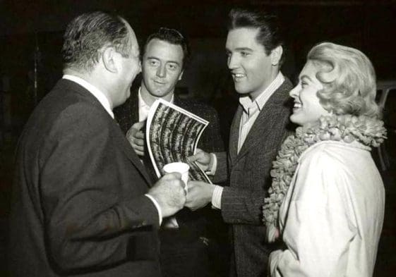 NANCY SHARPE. THE GIRL THAT ELVIS KEPT ANONYMOUS. - Elvis Presley