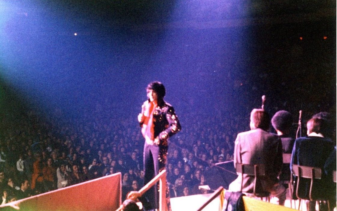 Atmospheric Stageside Photos Of Elvis In The Seventies - Elvis Presley