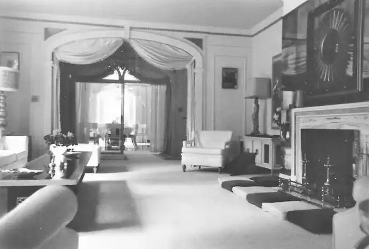Graceland The Living Room in1963 – Elvis Presley